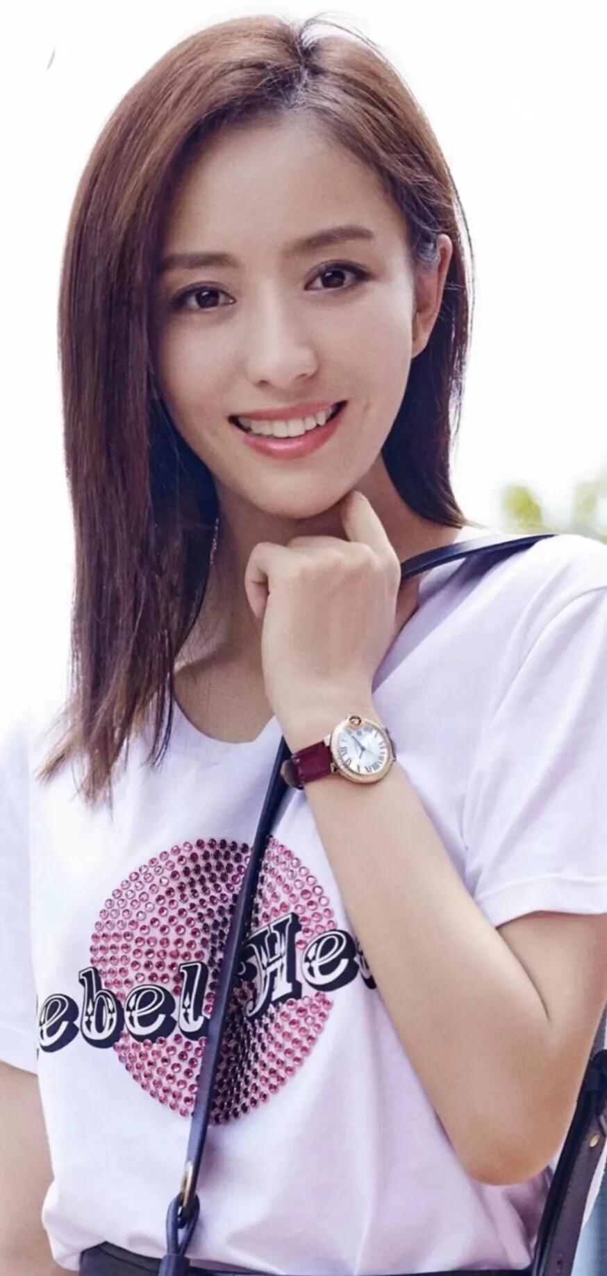 Beautiful and charming Tong Liya - iNEWS