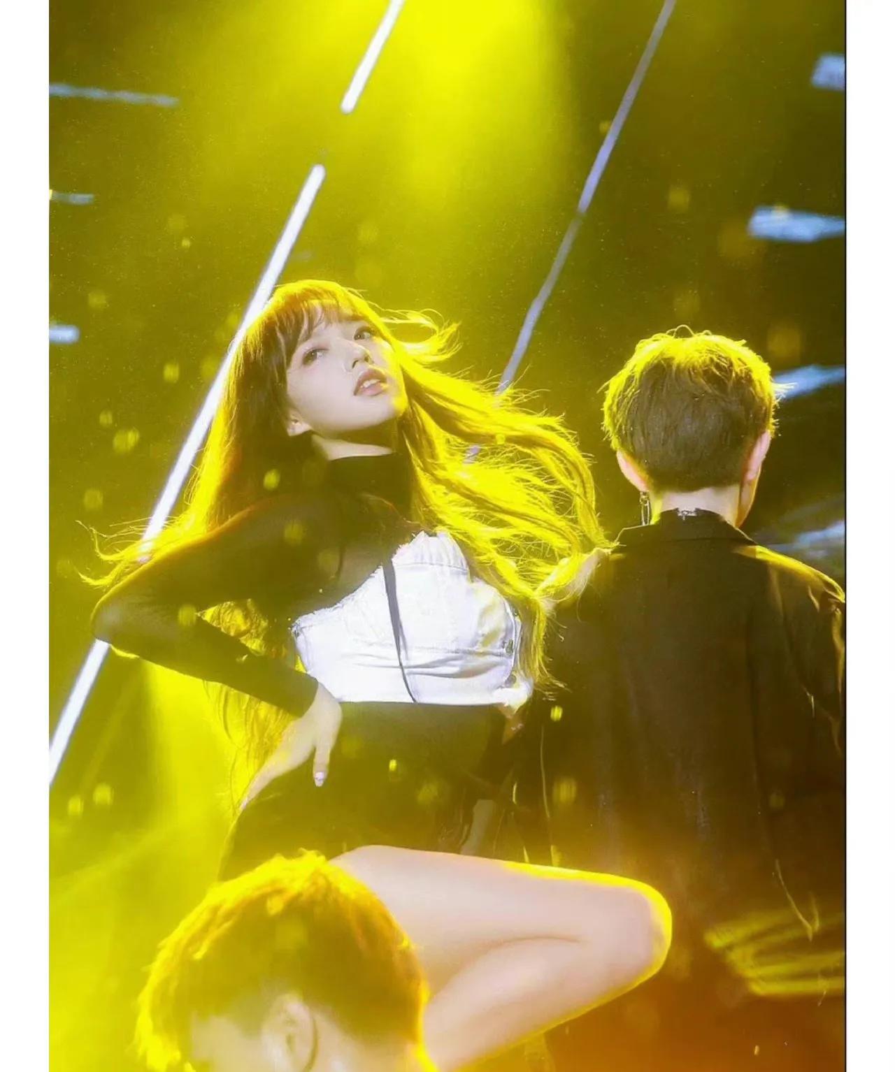 Barbie in the world can sing and dance Cheng Xiao - iMedia