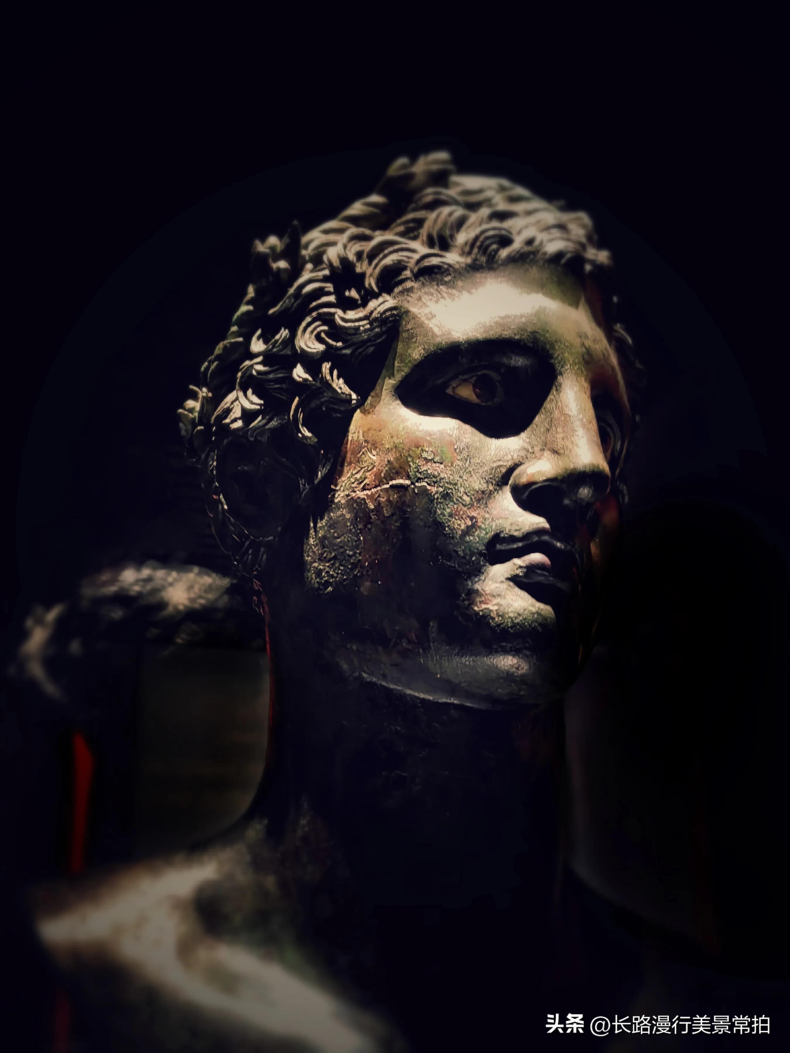 Statues of famous figures in ancient Rome - iMedia