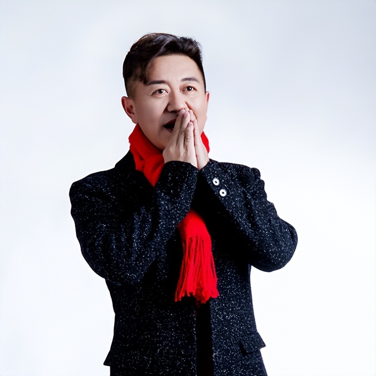 Daping: A singer from Northeast China, with the song "Honoring Father ...