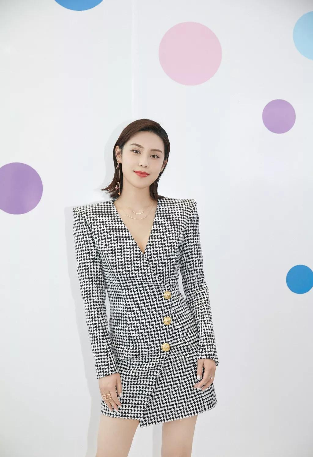 Han Dantong, Appreciation of Meitu Series - iNEWS