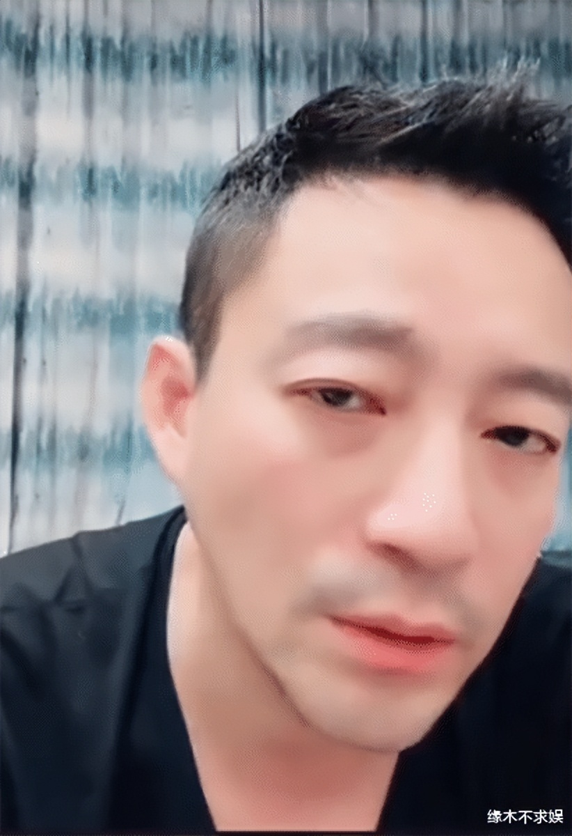 After Zhang Lan recovers, she satirizes Junye Junye and connects live with Wang Xiaofei, feeling ...