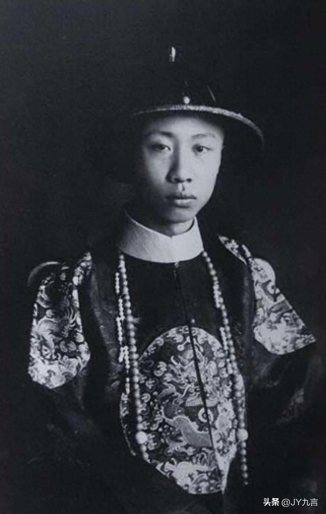 Puyi visited the Forbidden City again in his later years and said two ...