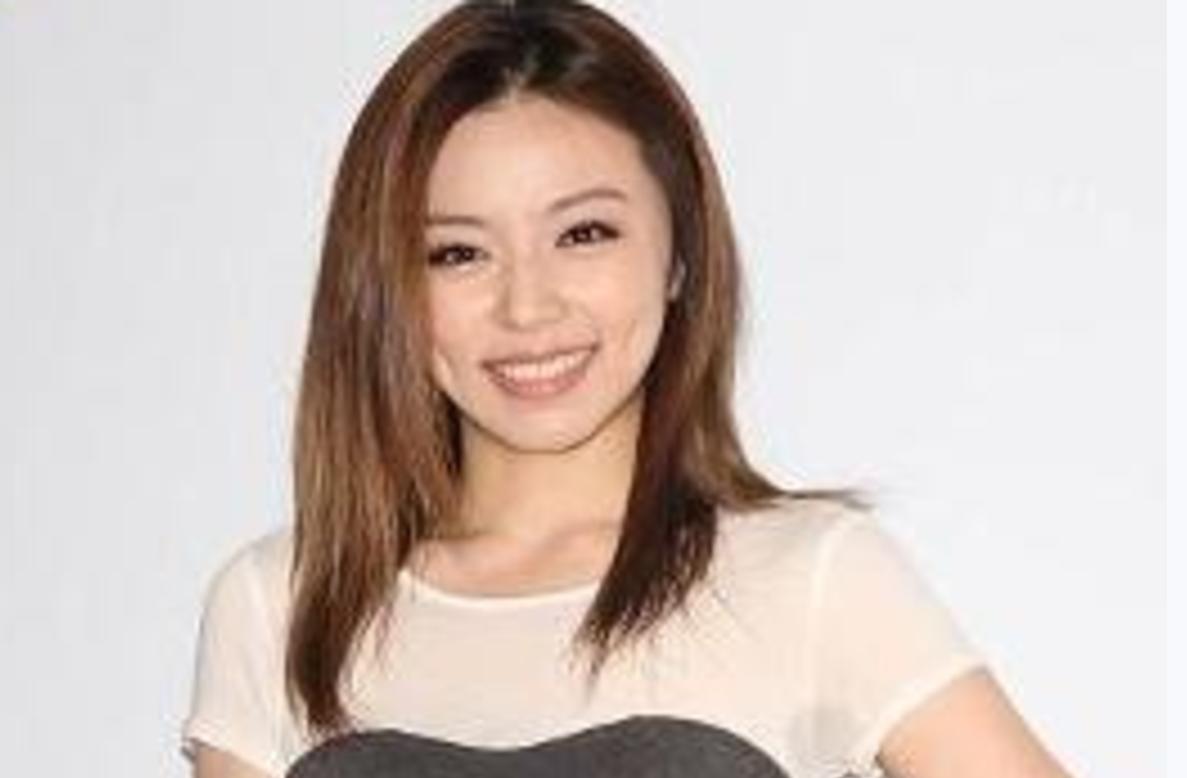 Actress Wang Tong was involved in a car accident and collided violently with a motorcycle. She ...