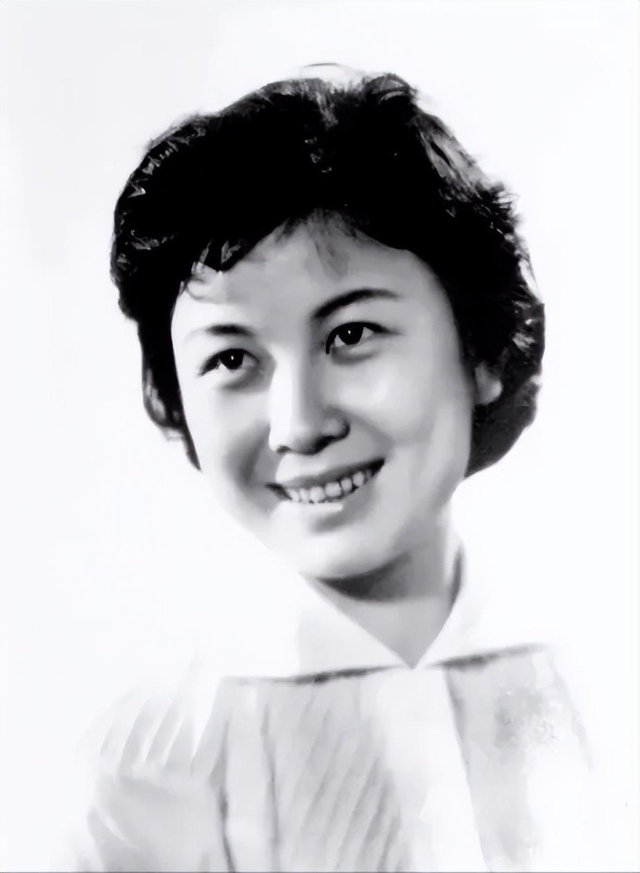 A Generation of Huangmei Opera Master Yan Fengying: Pregnant Before ...