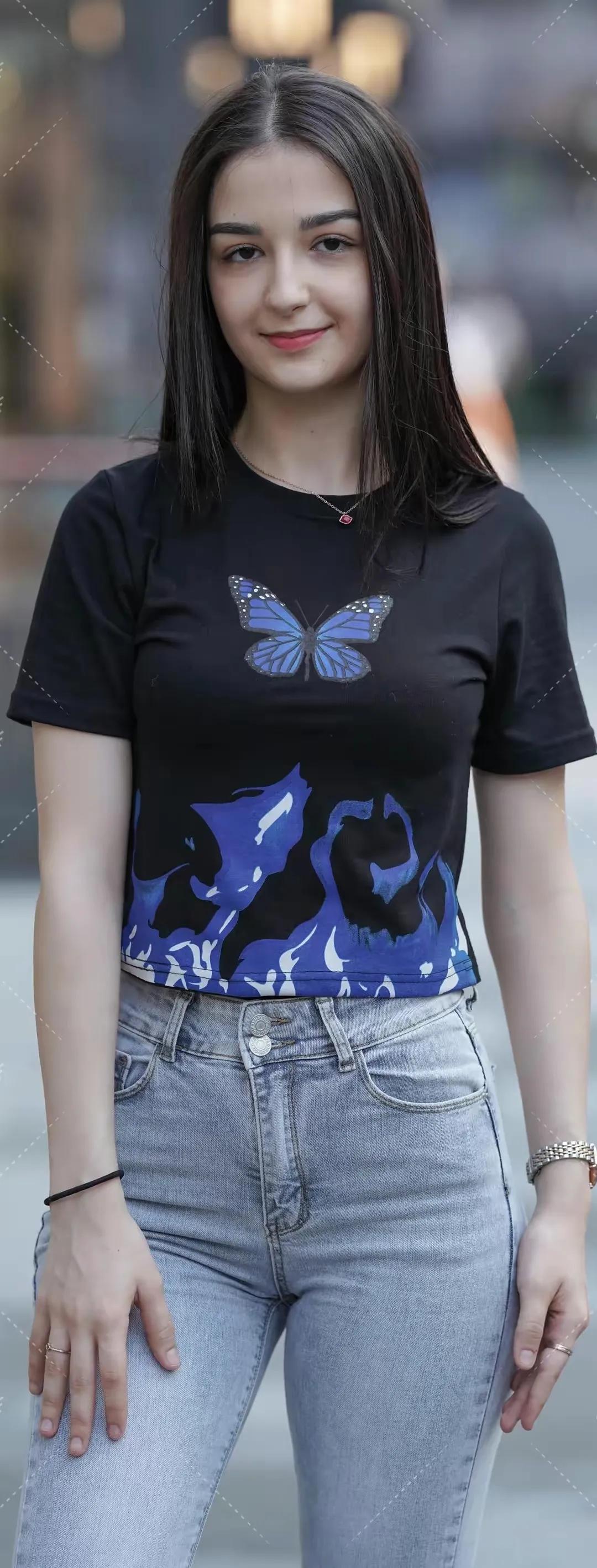 Follow a beautiful girl (42) - iNEWS