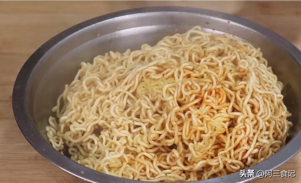 The local tyrant's favorite instant noodle method is so satisfying ...