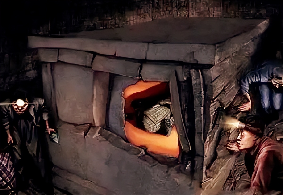 Unlucky Tomb Robber: He and his accomplices were sealed in an ancient ...