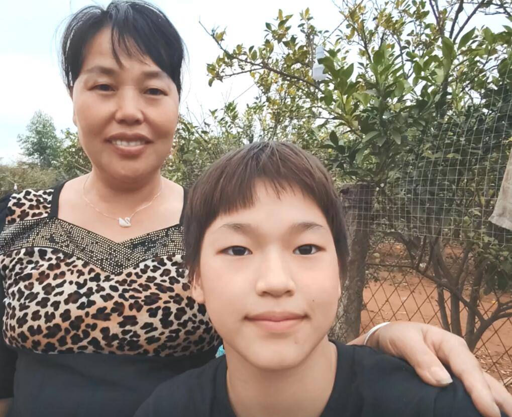 Tears!On the first day when Quan Hongchan left home, her brother posted ...