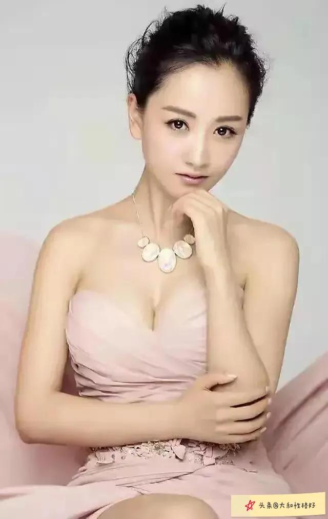 Sexy and sultry, beautiful as a flower, natural beauty, devil figure-Yang Rong - iMedia