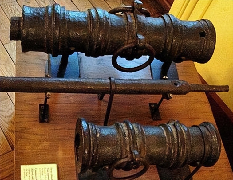 How did European gunpowder weapons develop in the late Middle Ages? - iNEWS