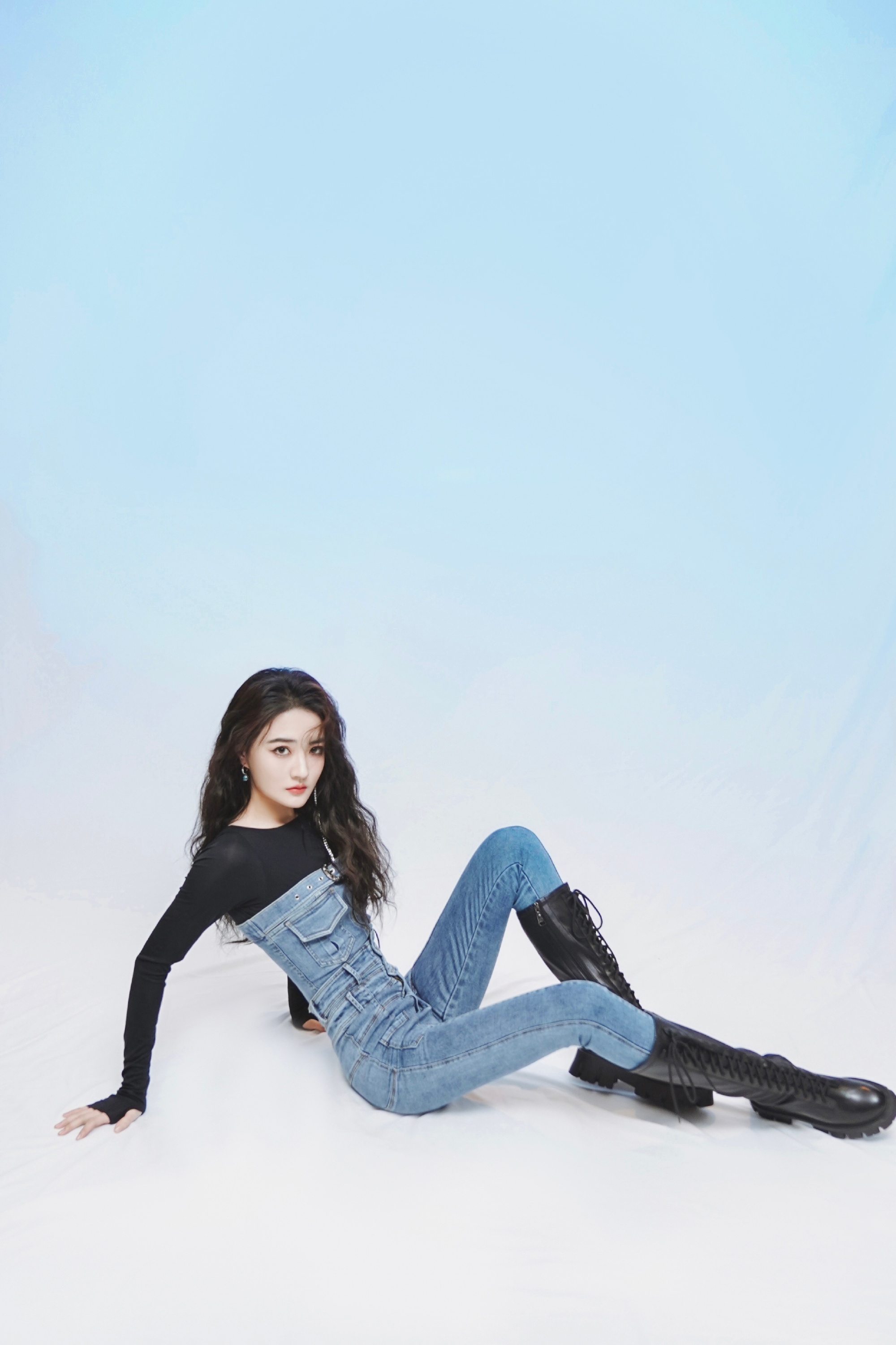 Xu Lu wears jumpsuits and feels that her whole body fits into her pants ...