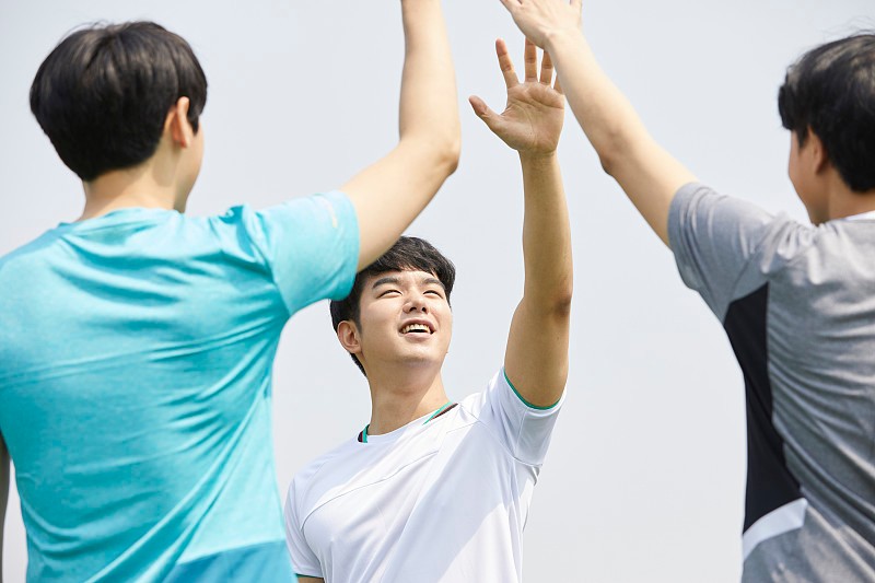 These three boys, Xiao, don't want to see his wife sad, and are very ...