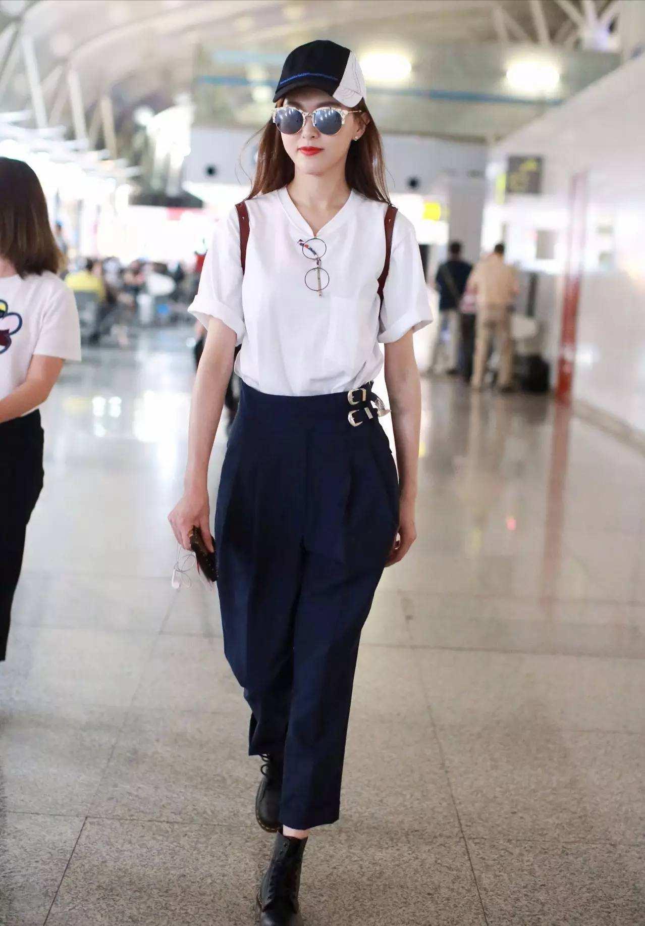 "Martin boots + tofu pants" is beautiful!Wearing it like this in winter ...