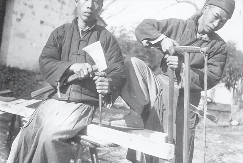 In 1990, 81-year-old Li Xiannian revealed two teachers: one taught me ...