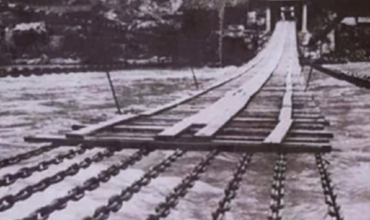 When they captured the Luding Bridge, why didn't the Sichuan army just ...