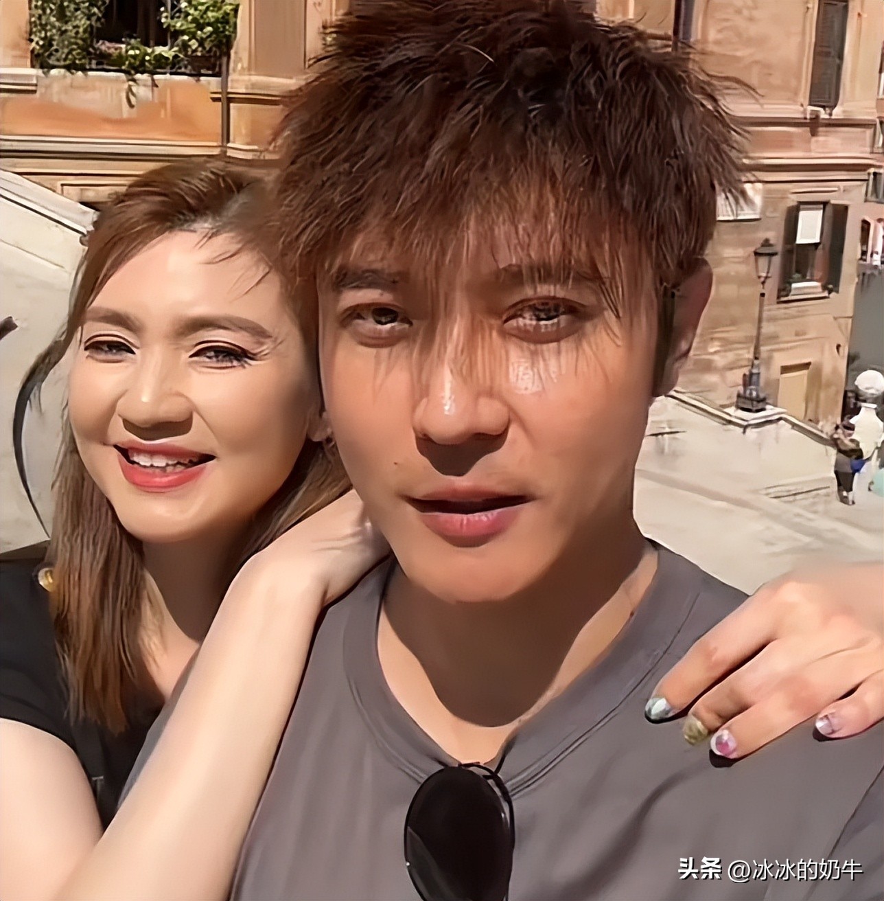 Winning traffic but losing character! Hong Xin and his wife show off ...
