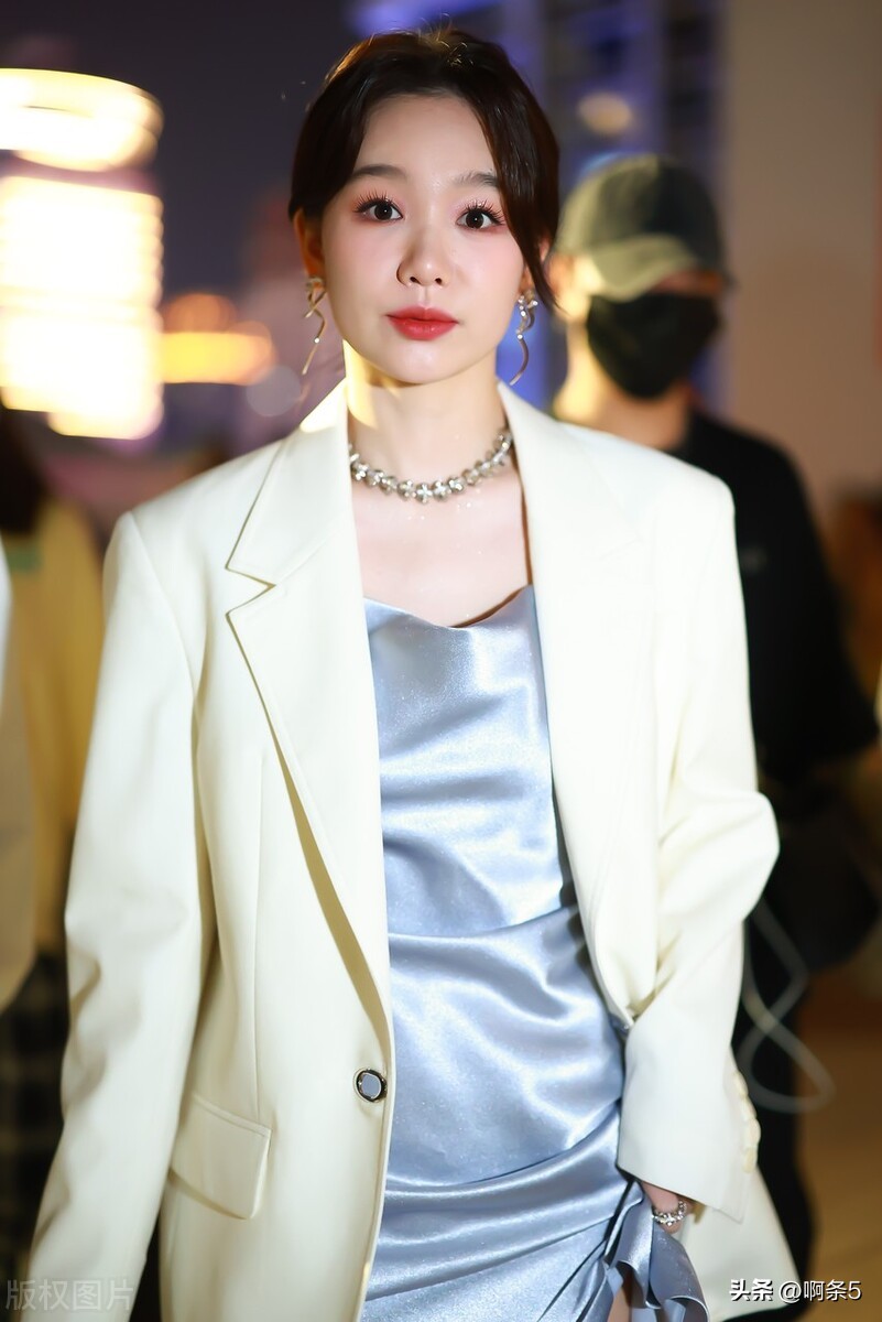 Xu Mengjie's prosperous look - iMedia