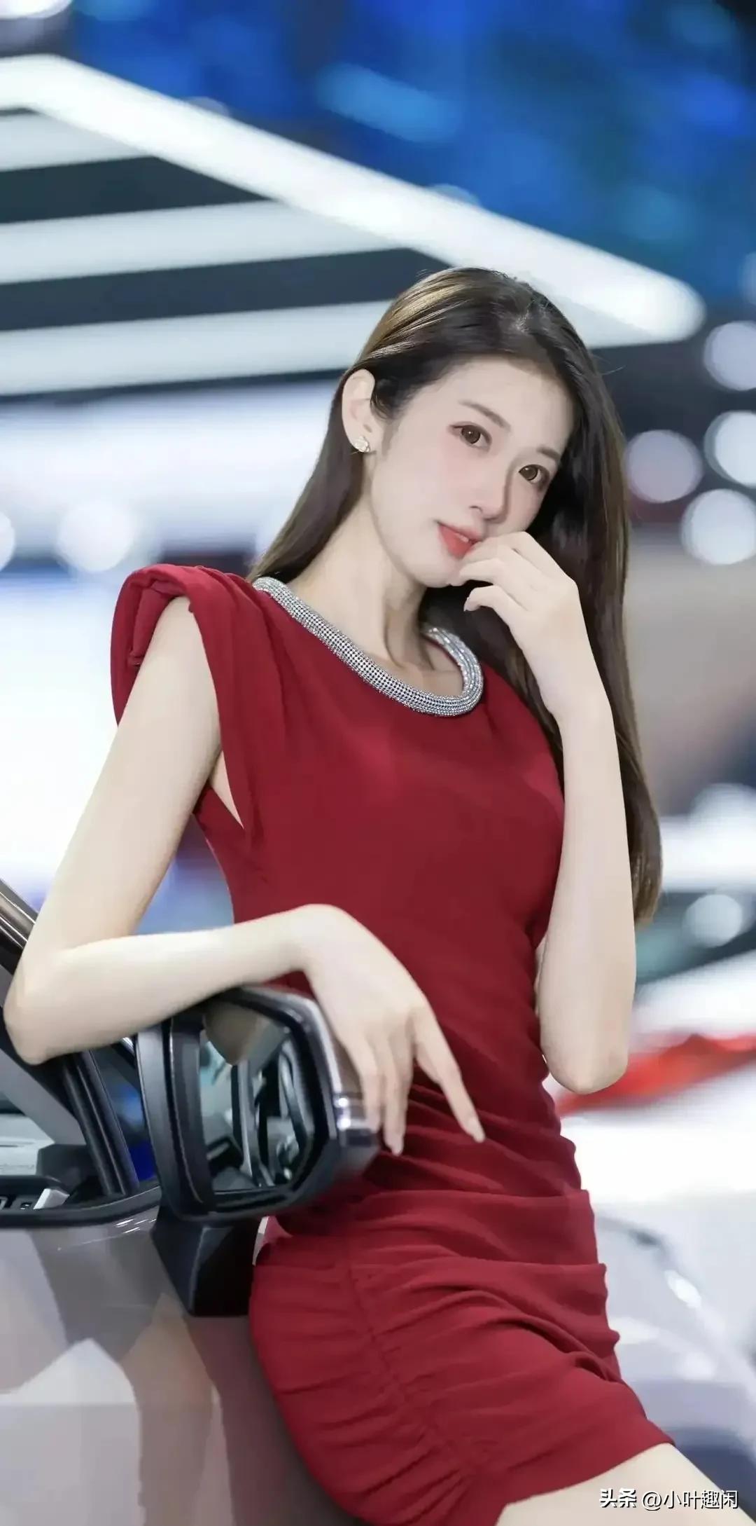 Sexy car models, the most beautiful scenery! - iNEWS