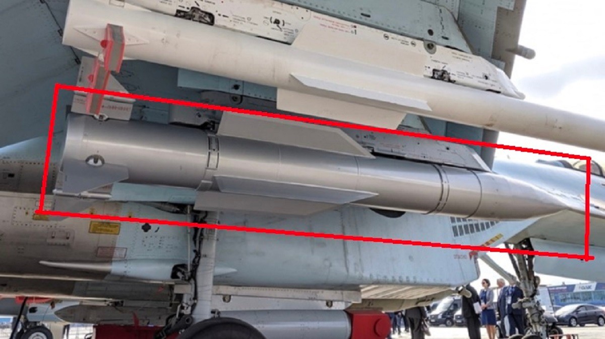 Shoot down the enemy plane 217 kilometers away!Su-57 created the ...