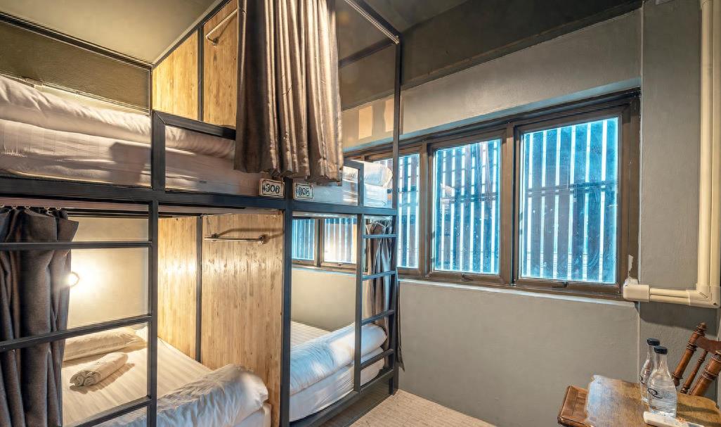 Middle-aged people over 35 years old are forbidden to enter! Unspoken ...