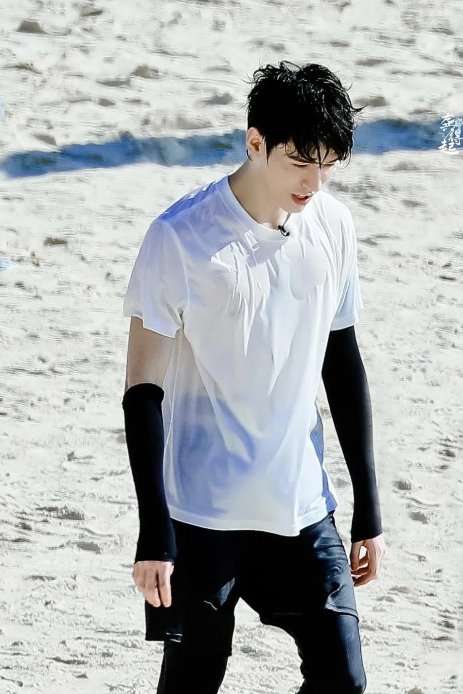 Gong Jun Abdominal Muscle Mermaid Waist Photo - iNEWS