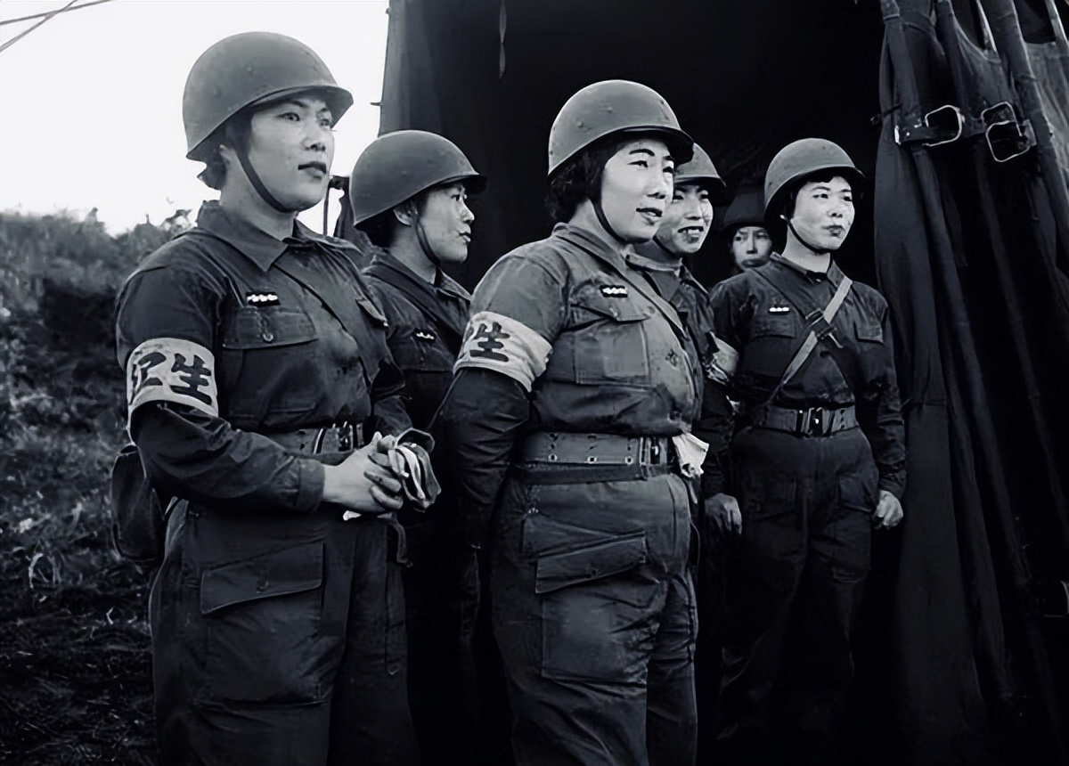 Female soldiers of the Hokkaido Self-Defense Force's rescue station ...