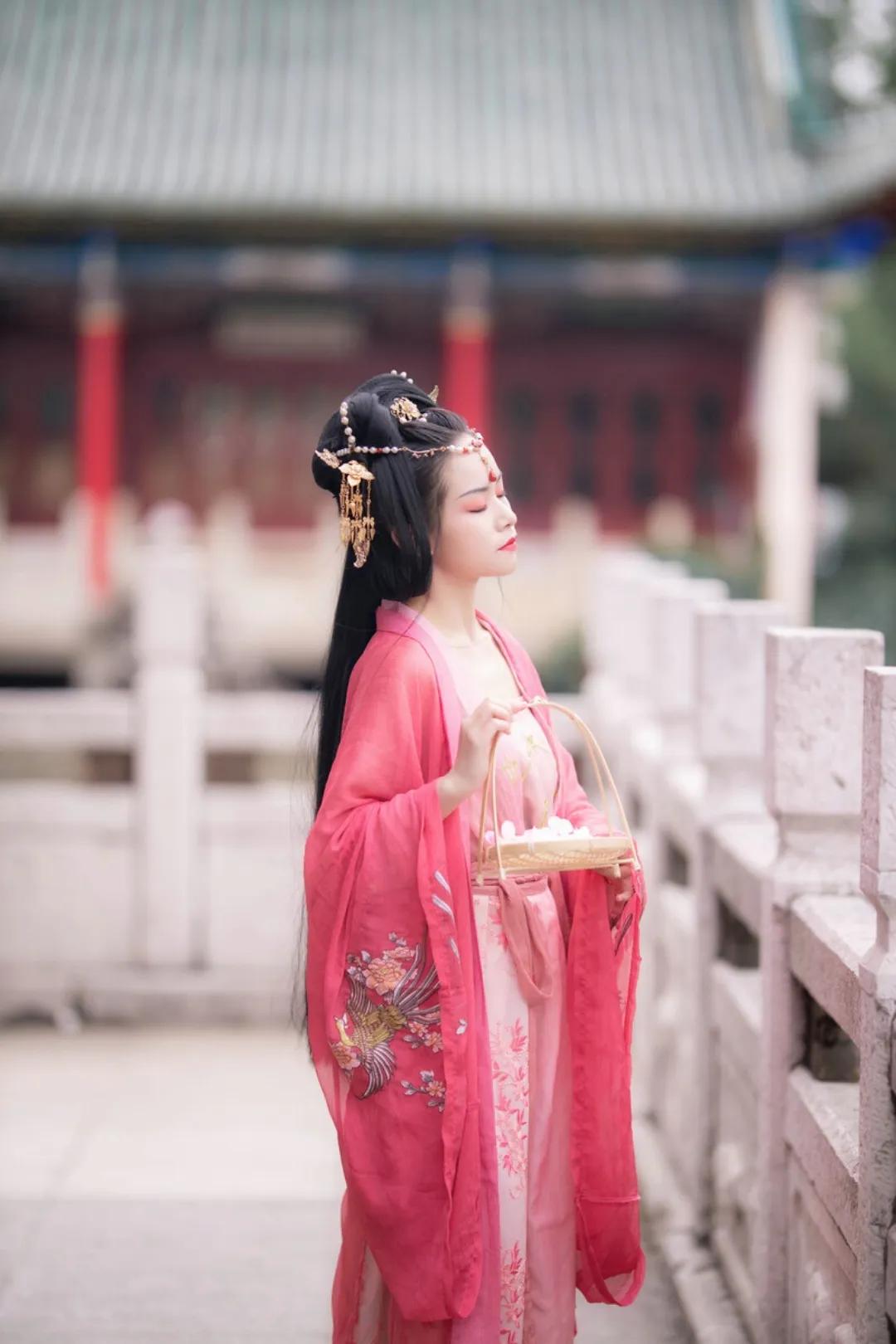 As soon as the golden wind and jade dew meet, they will win but there ...