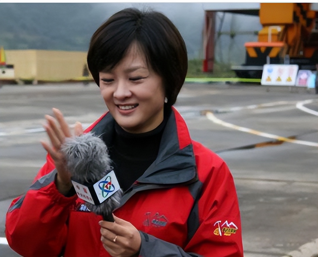 In the past, the famous CCTV hostess came and went freely on the stage ...