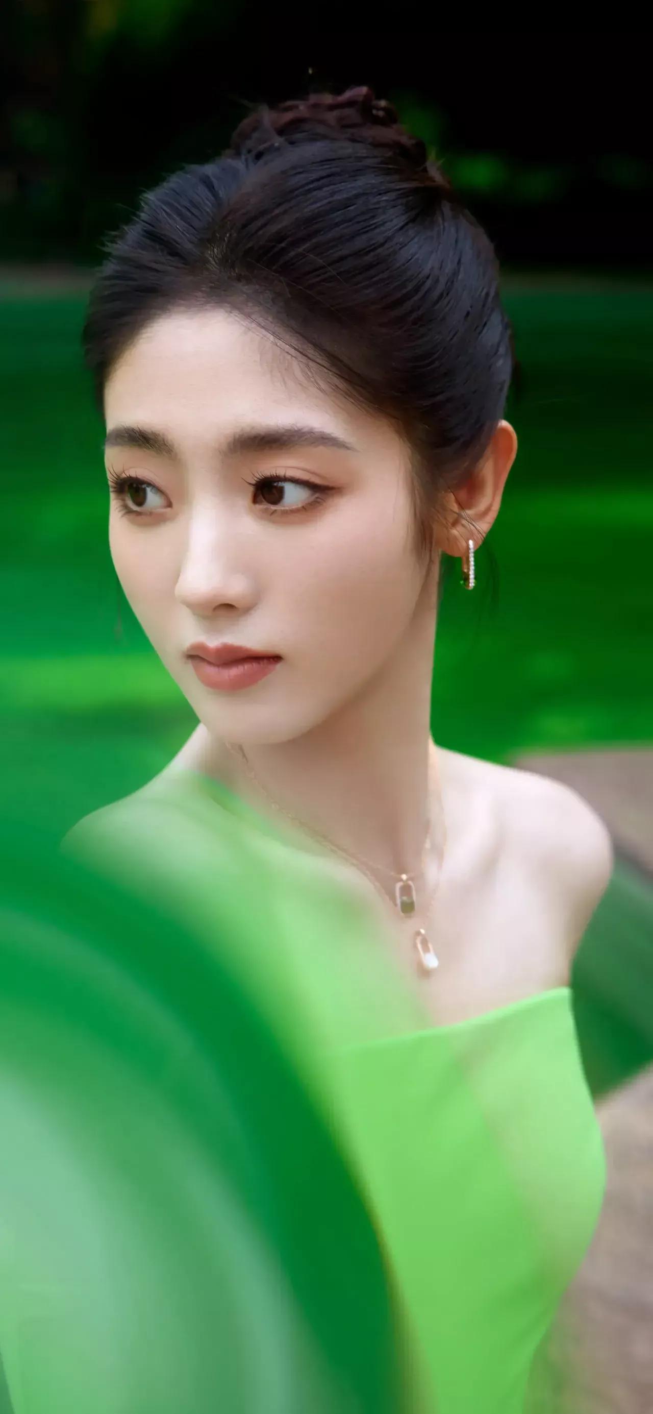 Xing Fei's photo album in Paris - iNEWS