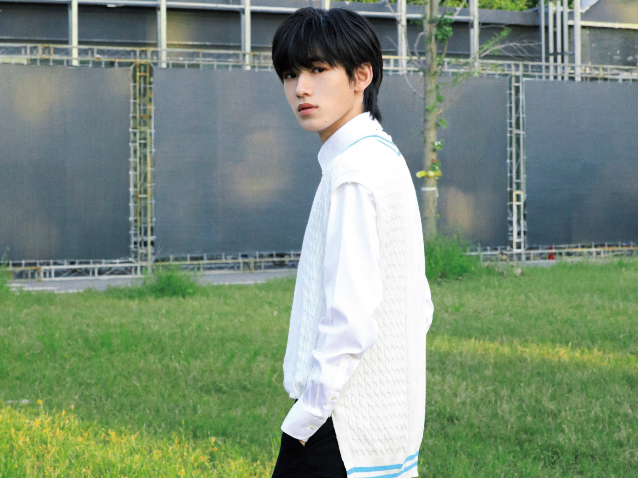 Song Yaxuan's 33 sets of photos summed up at 17 years old - iNEWS