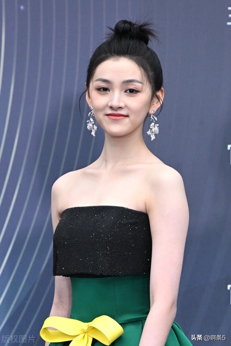 Beautiful photos of Wang Yiting's live activities - iNEWS