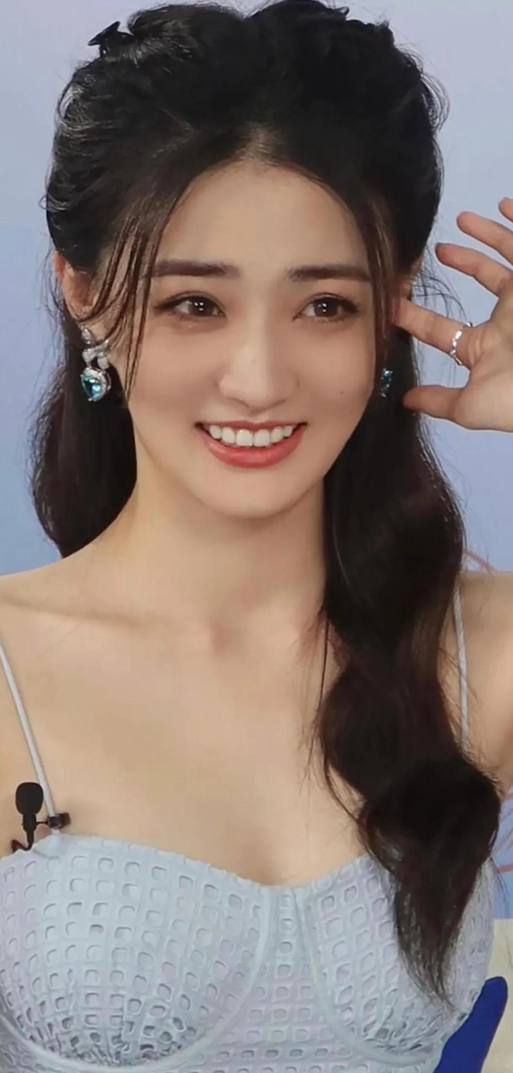 Xu Lu has a good figure and good clothes. Have you watched the TV series she acted in? - iMedia