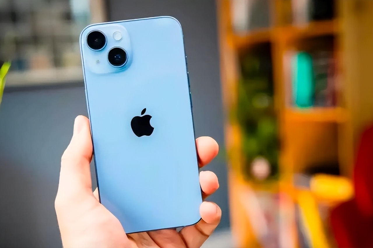 Your favorite small-screen mobile phone, these three models have been ...