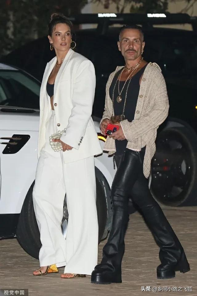 Supermodel Ambrosio and friends have dinner at night wearing a white ...