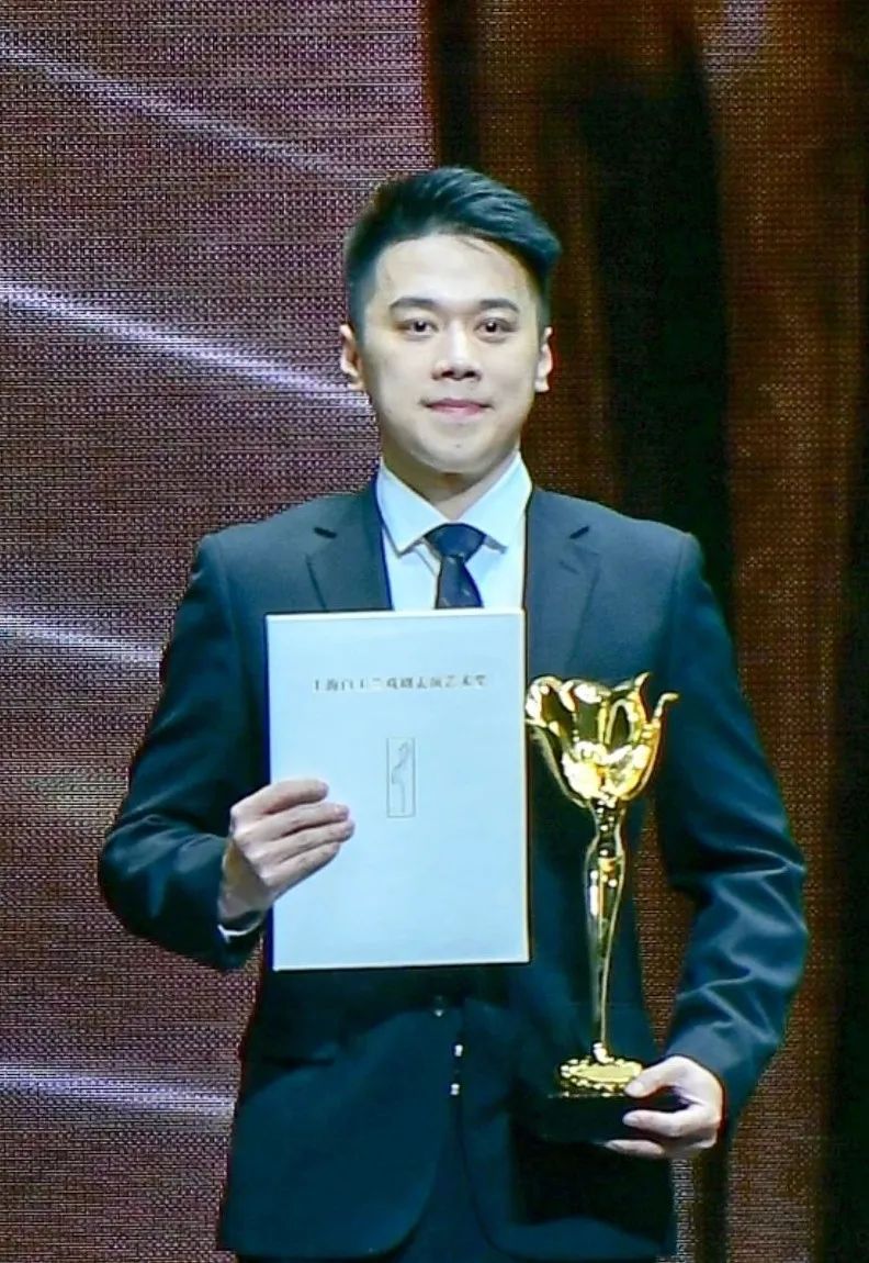 Gu Liang: The posture of green leaves, the power of safflower Magnolia ...