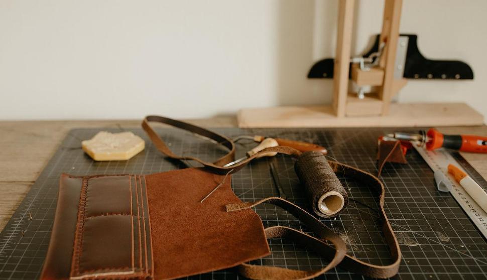 Leather workmanship: Made in England, the perfect combination of ...