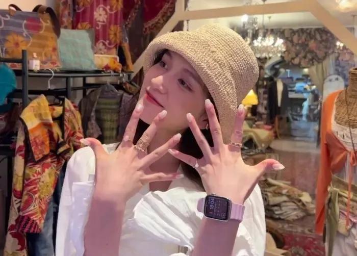 Chen Sicheng Ruan Ju was met by chance in Japan, took his girlfriend to ...