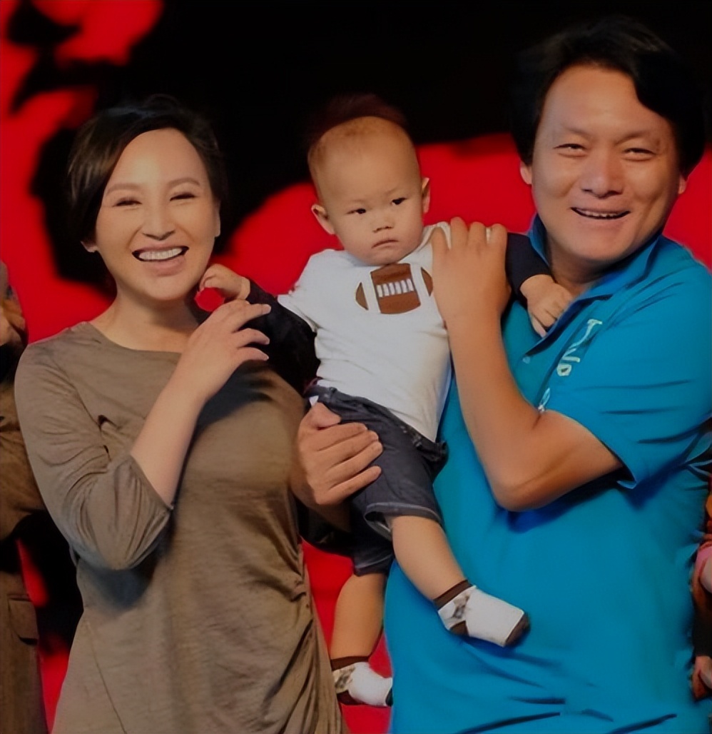 She eloped with the director at the age of 19 and gave birth to three ...