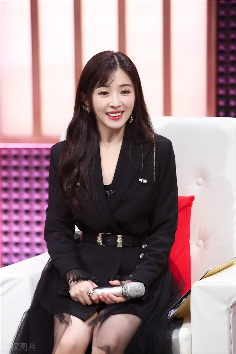 Miss Zhang Hanyun is so white and beautiful - iNEWS
