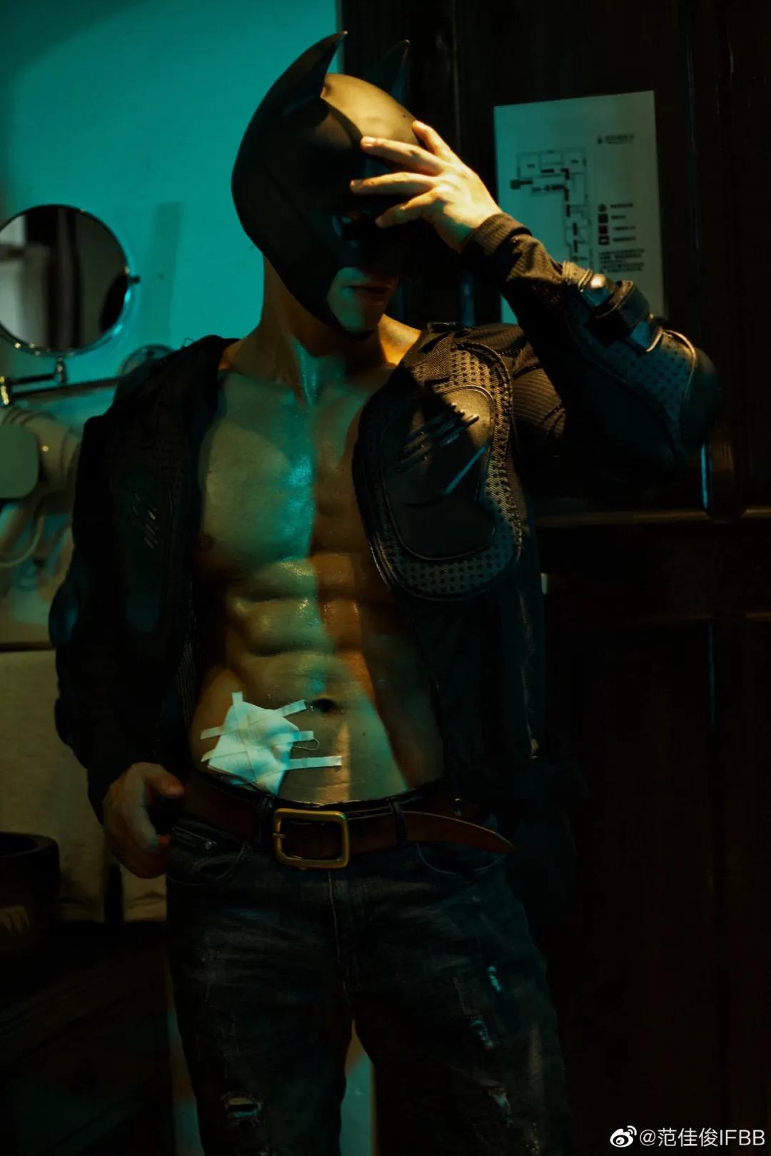 Domestic "Muscle Batman" attracts onlookers, netizens: I really want to ...