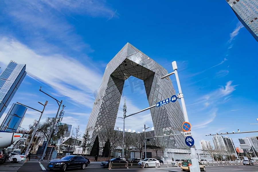 A strange building in Beijing, because of its peculiar shape, attracts ...