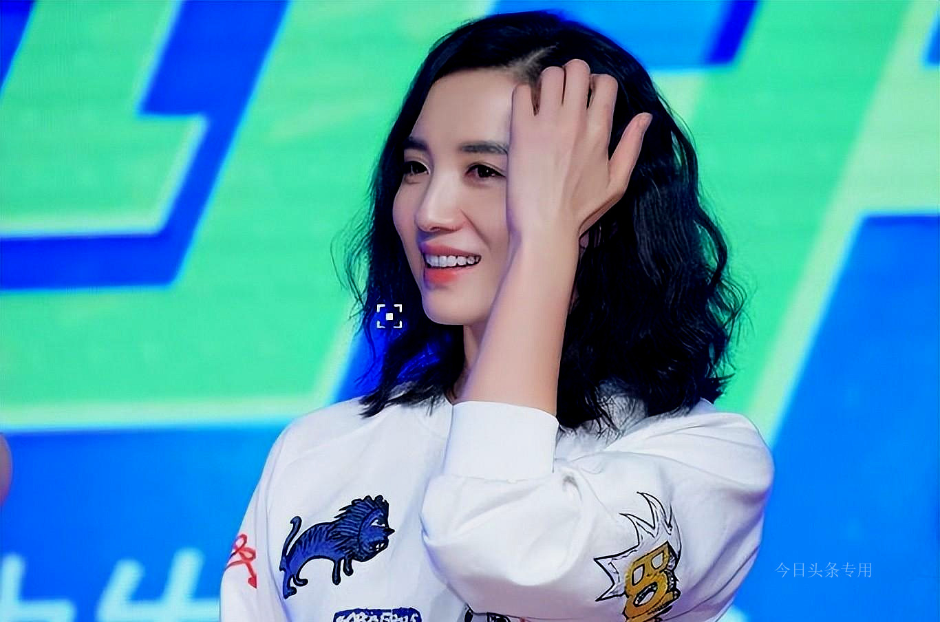 Become the mistress of a 23-year-old director and defeat Sun Li. Song ...