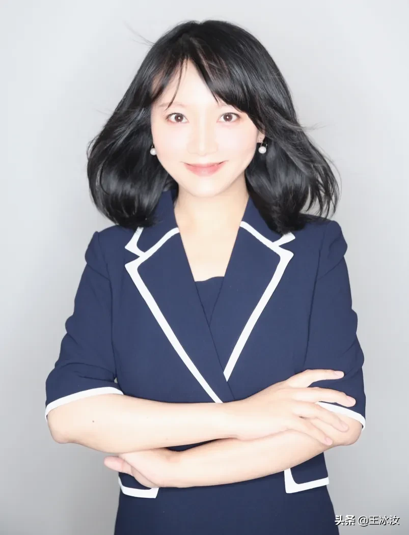 Wang Bingru's publicity photos, a big beauty!Outside of work, she is ...