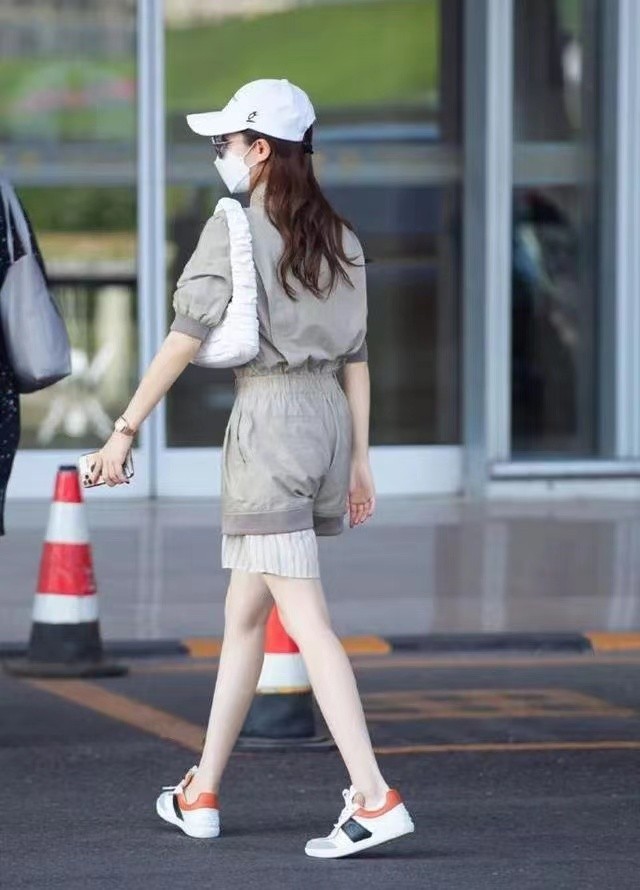 Qi Wei is very good at dressing up, she forgot to take off her "pajama ...
