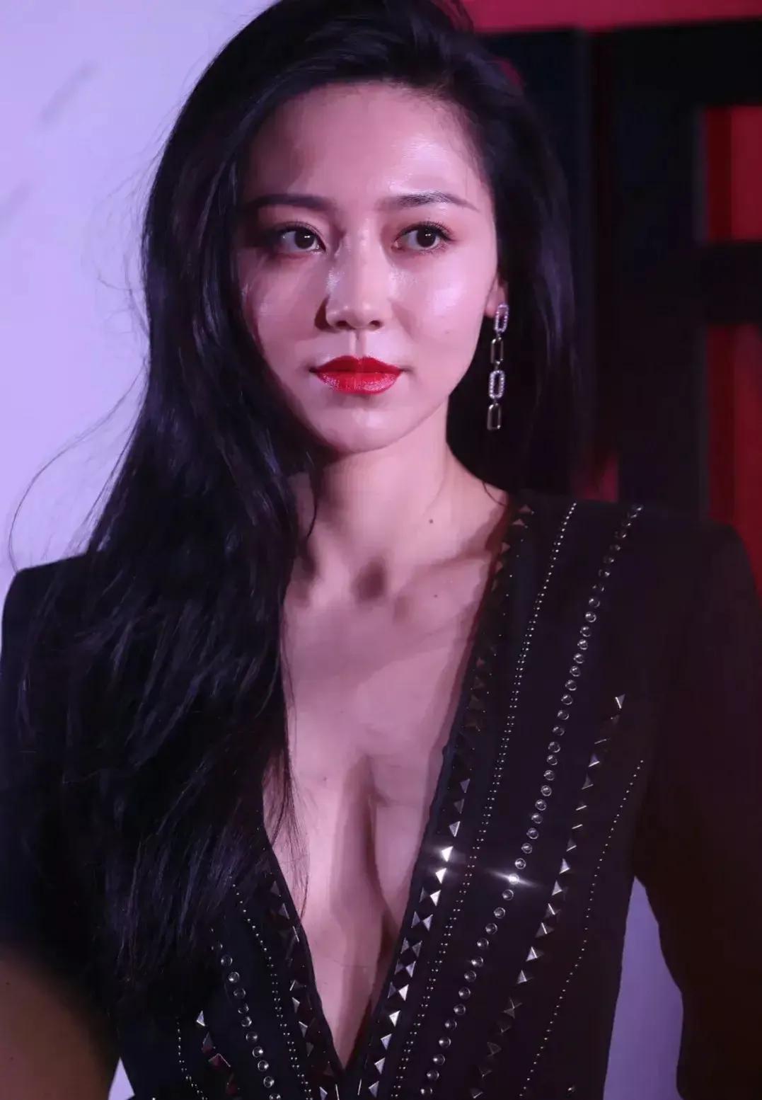 Huang Mengying, full of temptation - iNEWS