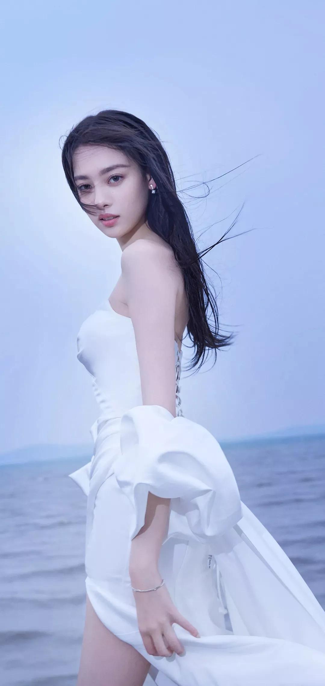 Full screen picture of Zhang Yishang - iNEWS