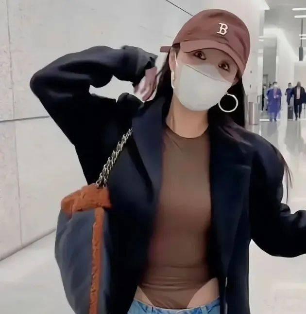 Li Fei'er is naked in her one-piece underwear! She is Huang Xiaoming's ...