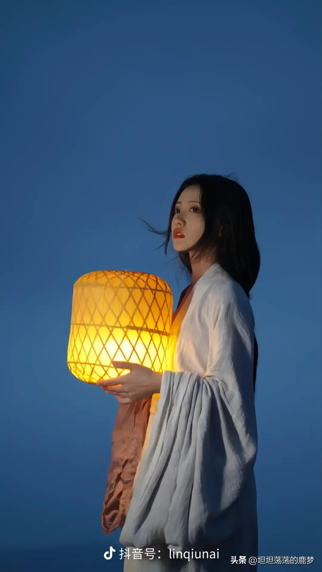 Hanfu night scene - iNEWS