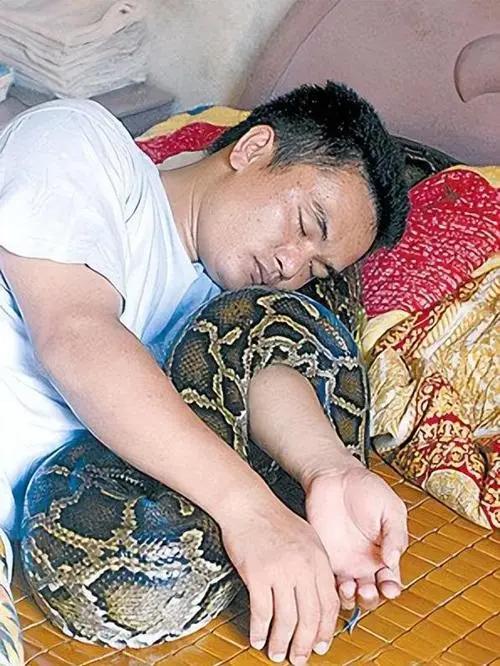 A man adopted a boa constrictor for more than ten years and gave his ...